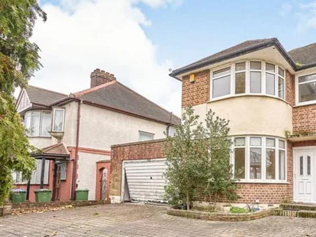 850 Sidcup Road, Edgebury, London, SE9 3PN, United Kingdom | 3 bed duplex for rent #139622972 | Rentberry