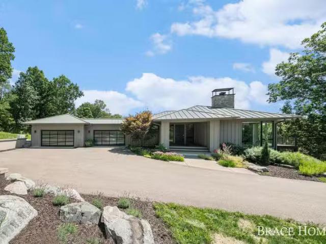 850 SKYEVALE NE, ADA, MI 49301 Single Family Residence For Sal.