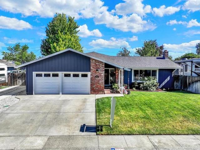 850 Sunset Dr, Dixon, CA 95620