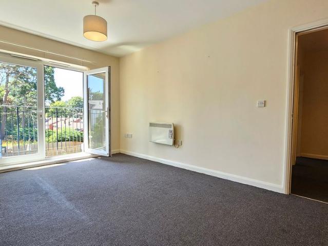£850 PM · Radbrook Hall Court, Shrewsbury, Shropshire