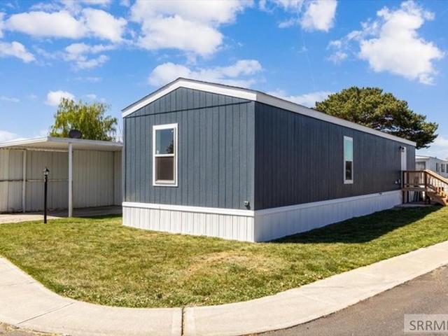 850 Parkway Dr Trlr 35, Blackfoot, ID 83221