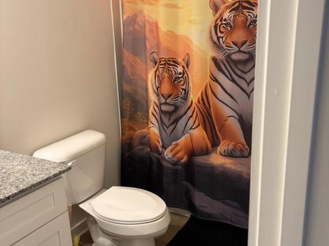 $850 Private Room w/ Private Bath |