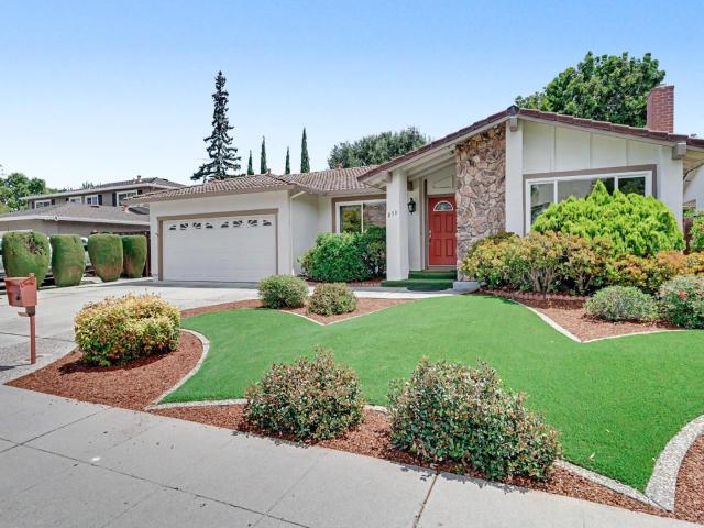 850 Roble Drive