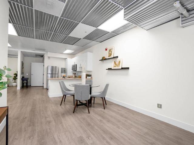 850 W Grand Ave B