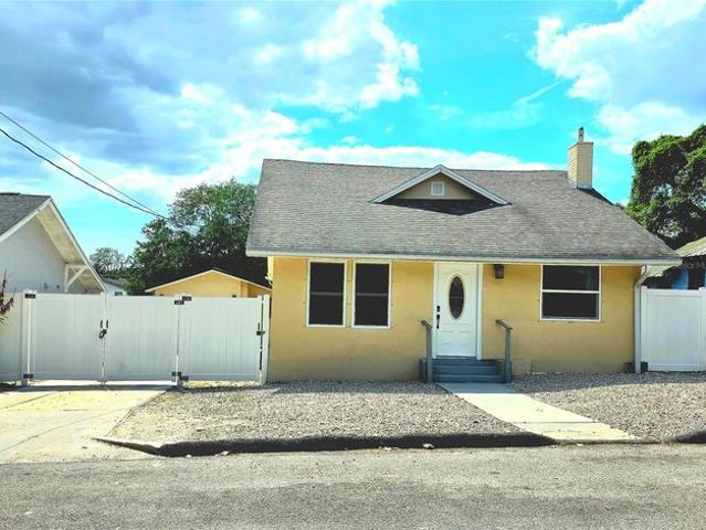 8514 N Mitchell Ave, Tampa, FL 33604