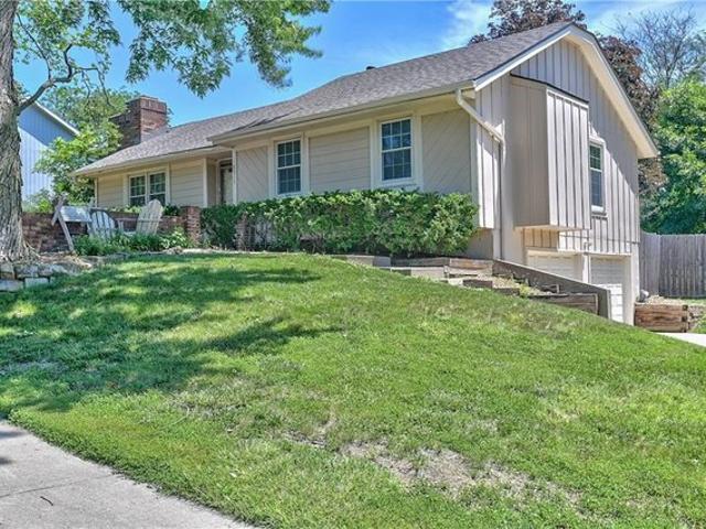 8515 NW Pomona Ave, Kansas City, MO 64152