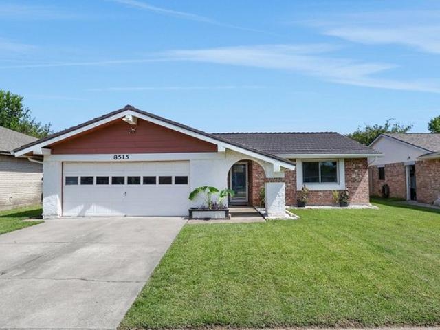 8515 Oakhaven Rd, La Porte, TX 77571
