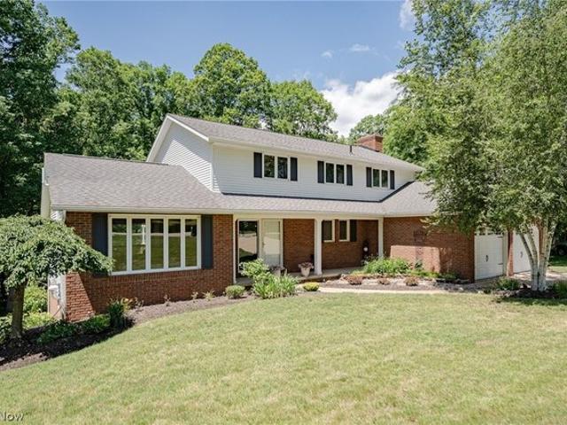 8515 Scenicridge Ave NW, Clinton, OH 44216