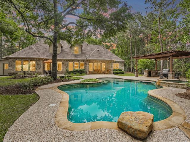 8516 Crown Lake Ct, Montgomery, TX 77316 | MLS #42597 | Compass