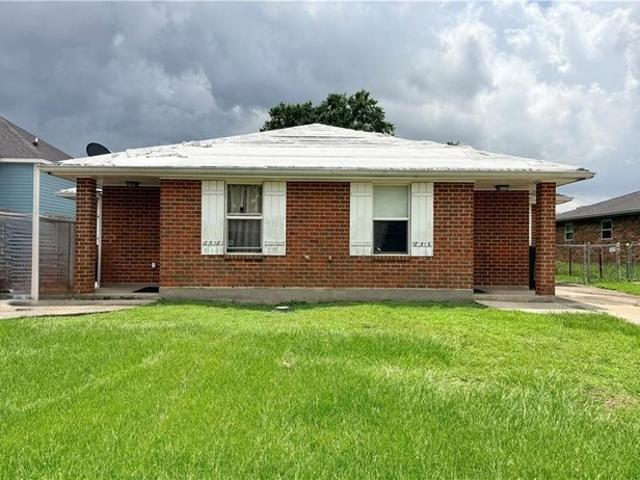 8516 Deerfield Dr, Chalmette, LA 70043