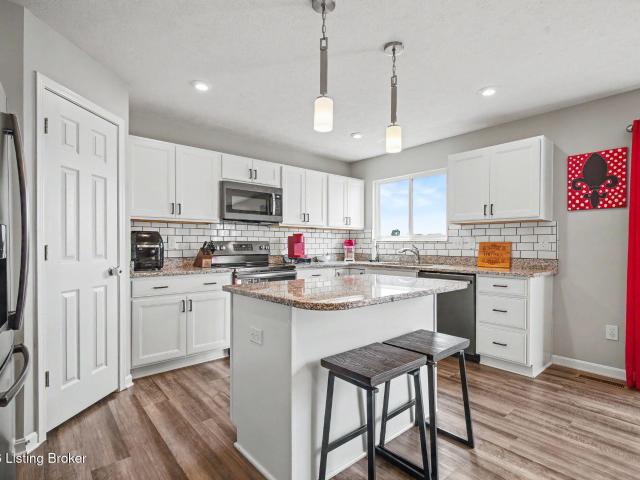 8516 Splendid Point