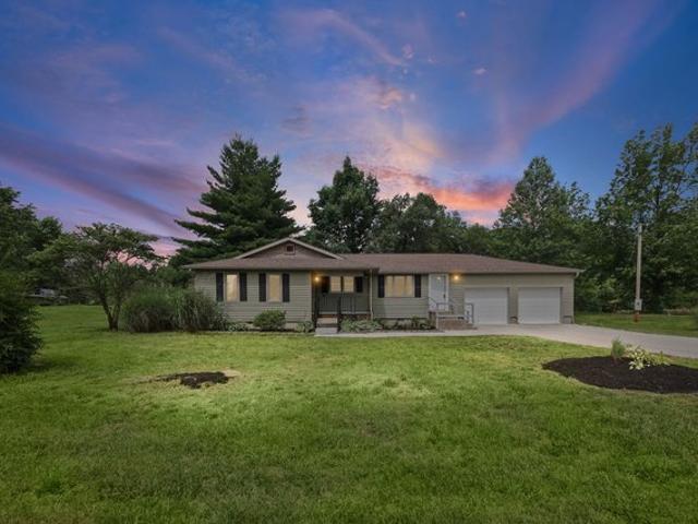 8517 N Cherryville Ln, Mount Vernon, IL 62864