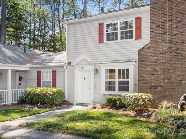 8517 Castle Pine Ct, Charlotte, NC 28226