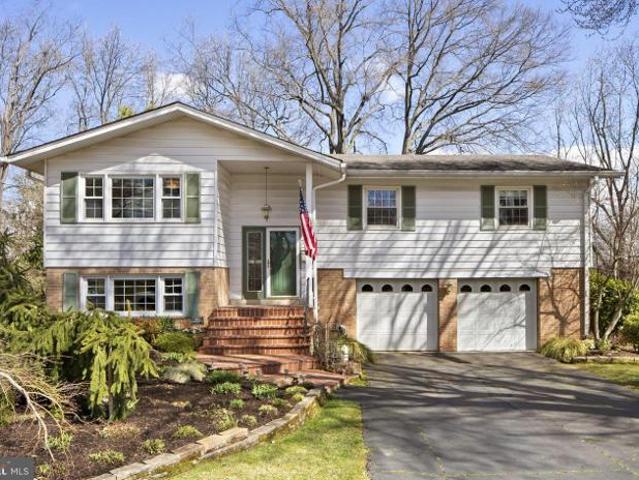 8517 Wagon Wheel Rd, Alexandria, VA 22309