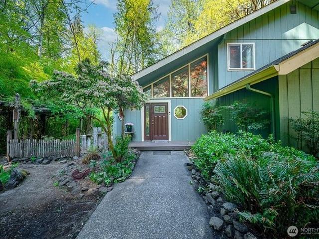 8518 Lake Lucinda Dr SW, Olympia, WA 98512