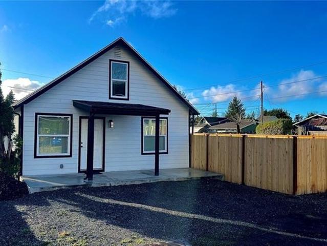 8518 9th Ave E, Tacoma, WA 98445