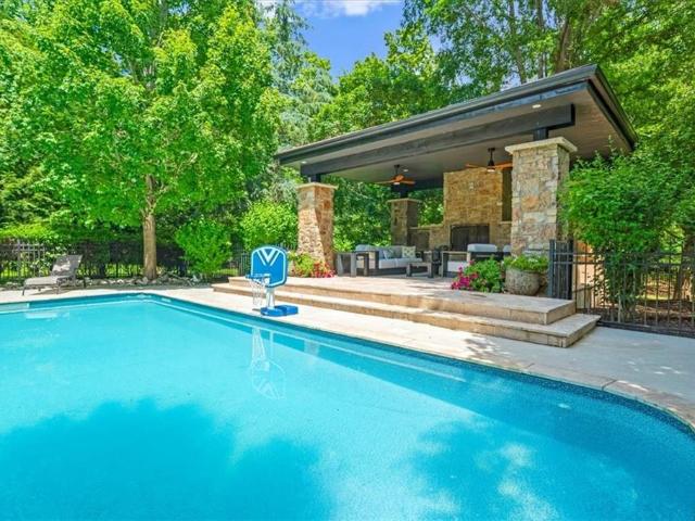 8519 N Sycamore Ave, Kansas City, MO 64157 | MLS #2589
