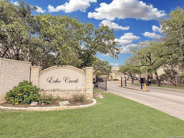 8519 Echo Creek Ln, San Antonio, TX 78240