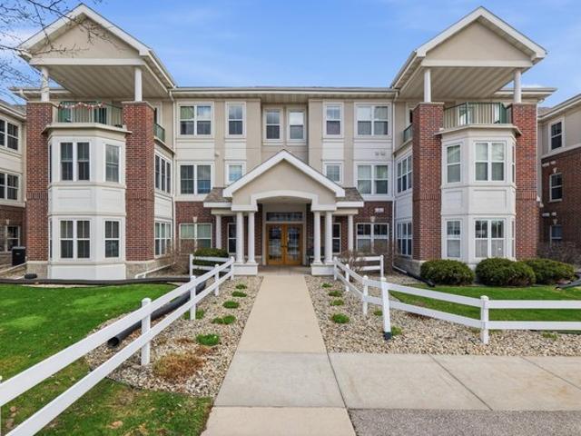8510 Greenway Blvd Unit 303, Middleton, WI 53562