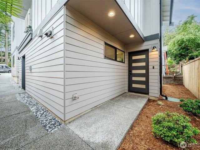 8510 15th Ave NE, Seattle, WA 98115