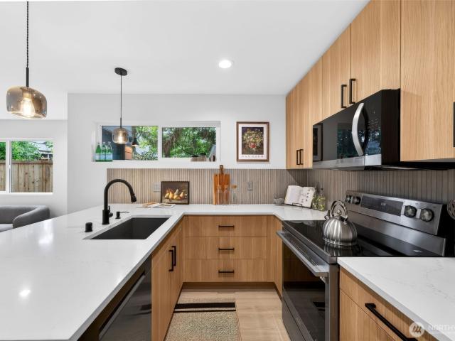 8510 15th Avenue NE