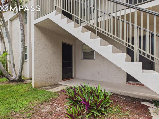 8511 Old Country Manor 401, Davie, FL