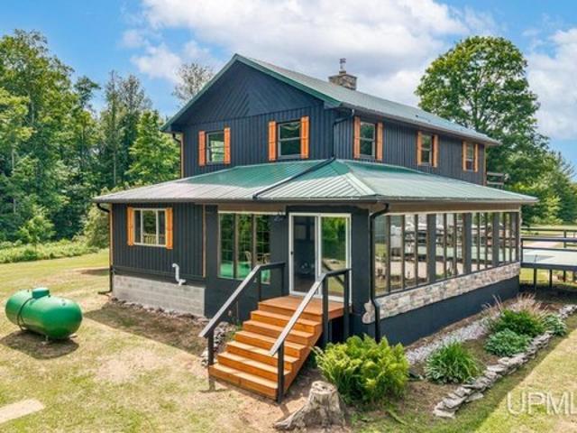8511 Hyland Rd, Manistique, MI 49854