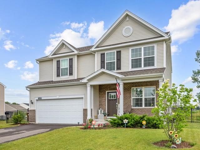 8511 White Oaks Ct, Wonder Lake, IL 60097