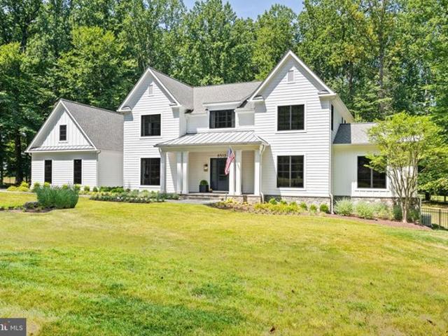 8512 Horseshoe Ln, Potomac, MD 20854