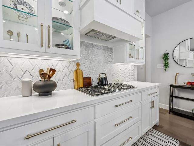 8513 Melrose