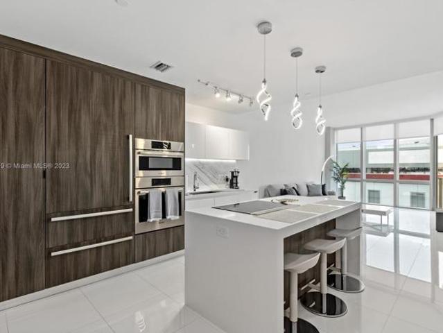 851 1st Ave NE #806, Miami, FL 33132