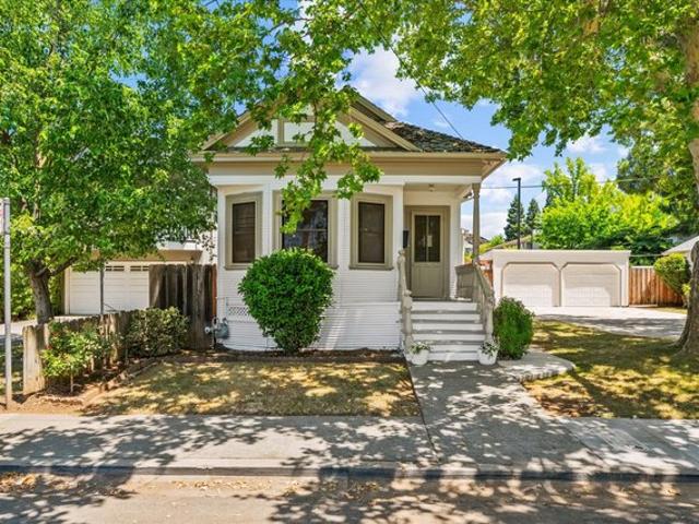 851 38th St, Sacramento, CA 95816