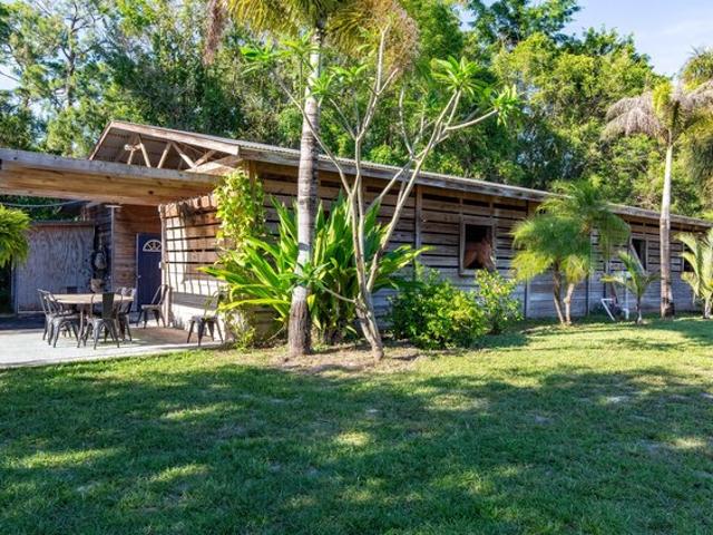 851 Hyde Park Rd, Loxahatchee Groves, FL 33470