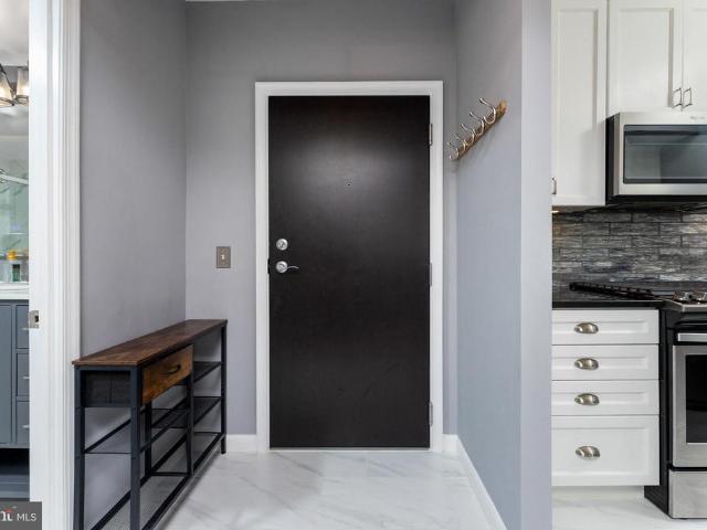851 N Glebe Road # 1818