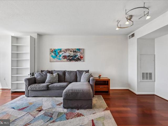 851 N Glebe Road # 1003