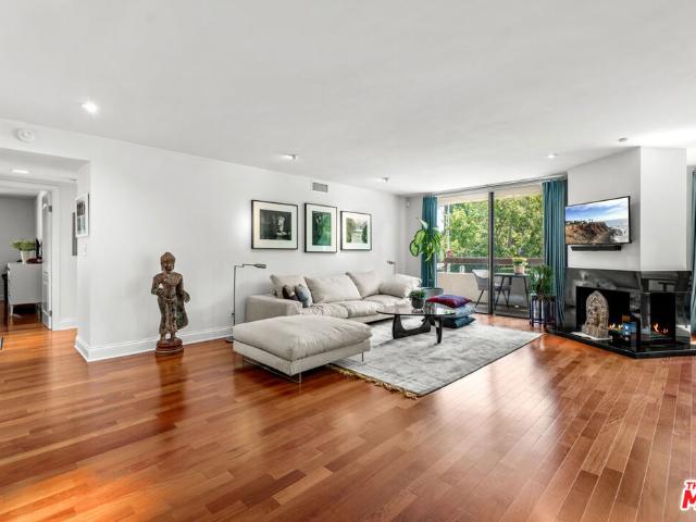 851 N Kings Road 102
