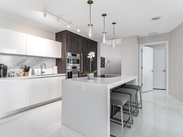 851 NE 1st Ave #2103 Miami, FL 33132