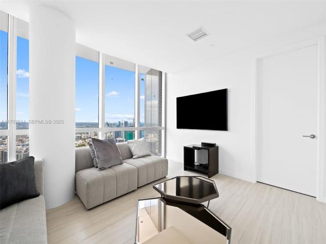851 NE 1st Ave, Unit PH5500, Miami, FL 33132 | MLS #A11782