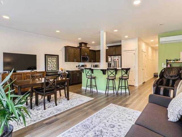 851 S 25TH AVE