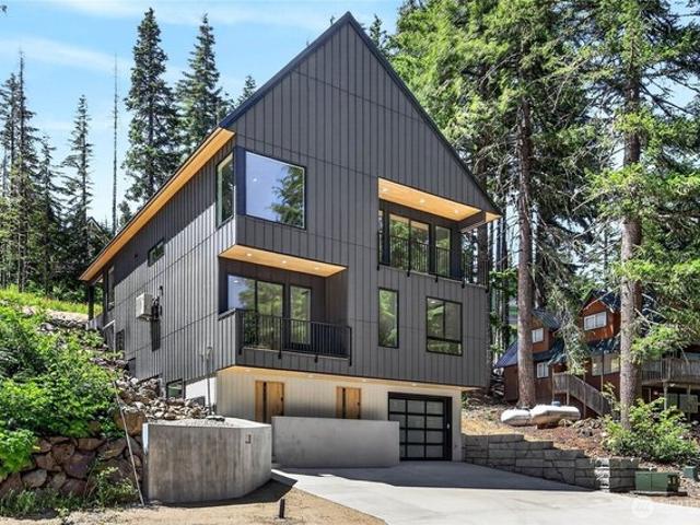 851 Snoqualmie Dr, Snoqualmie Pass, WA 98068