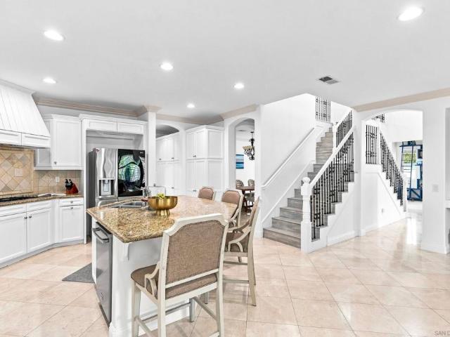 851 Shadow Ridge Pl