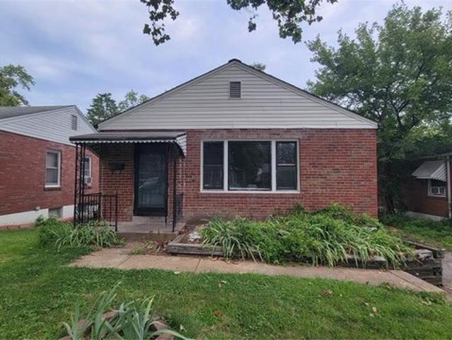 8525 Appleton Dr, University City, MO 63132