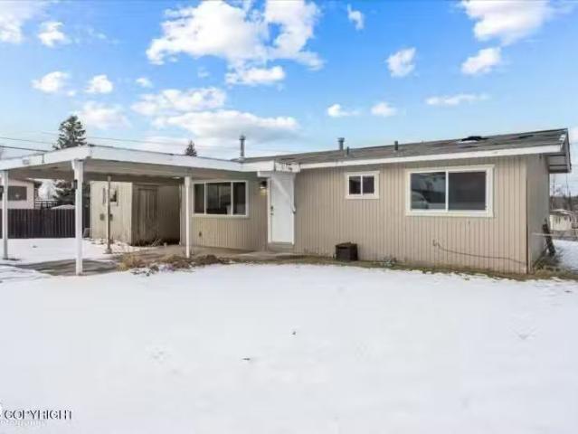 8525 RANGEVIEW AVE, ANCHORAGE, AK 99504 Single Family Residenc.