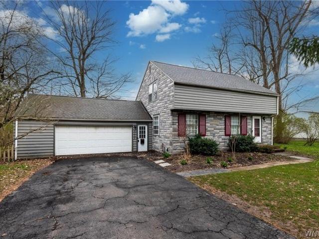 8525 Sunset Dr, Williamsville, NY 14221