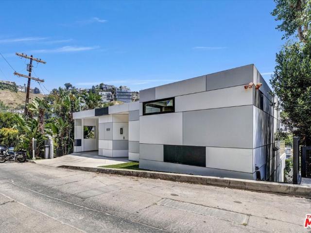 8526 Hollywood Boulevard