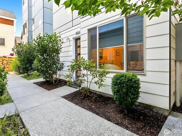8527 Interlake Ave N, Seattle, WA 98103