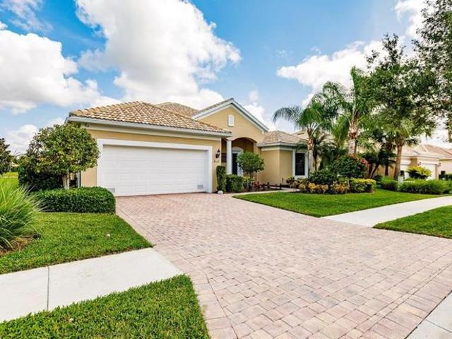 8527 Karina Ct, Naples, FL 34114