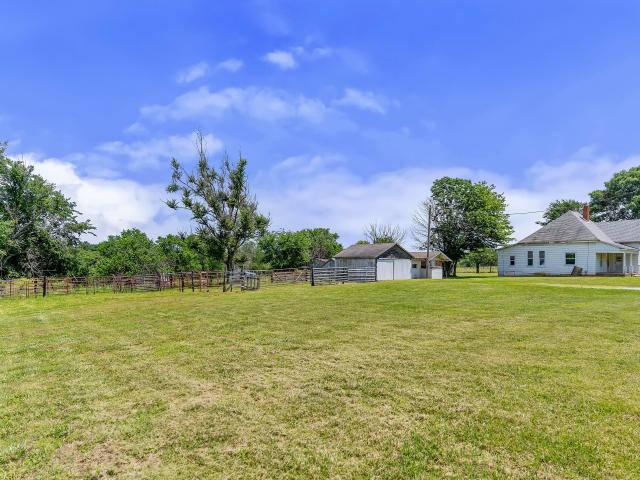 8527 W Farm Rd 76