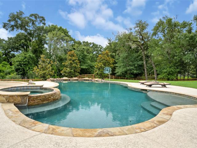 8527 Woods Hollow Trail