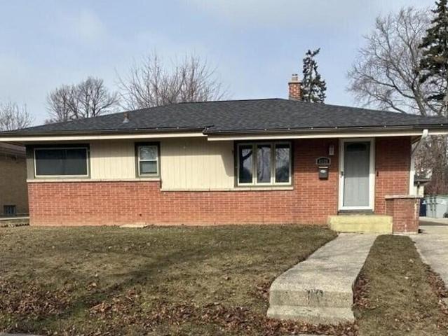 8528 W Arden Pl, Milwaukee, WI 53225